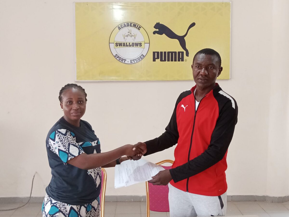 Togo : Signature de contrat entre l'Académie Swallows et la Clinique ...